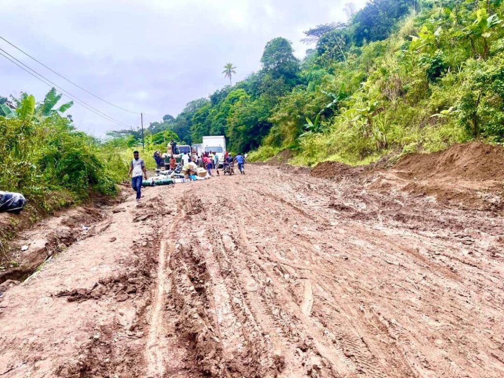 Haïti - Infrastructure : La route Péligre/Lascahobas, entre ...